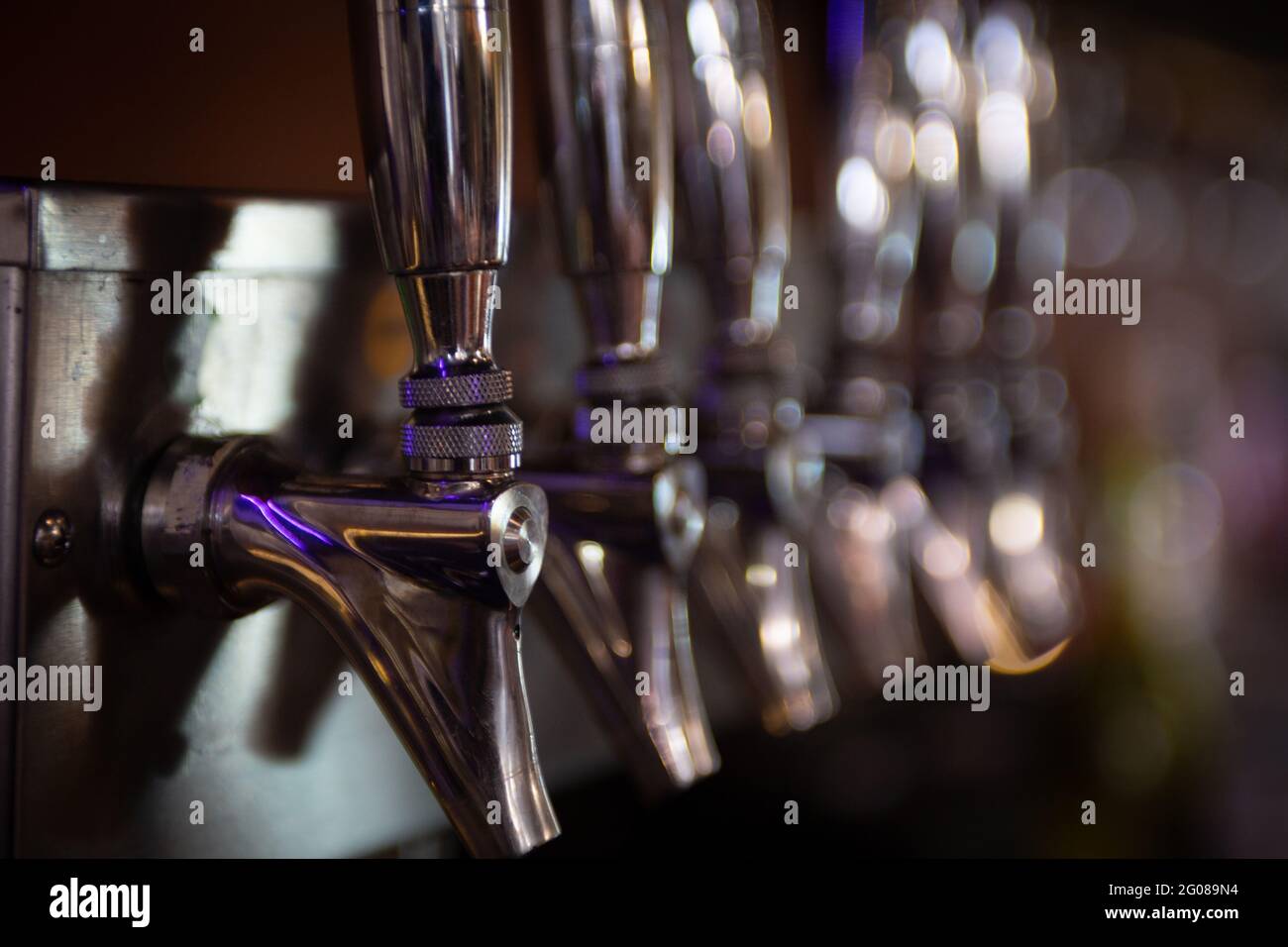 Draft beer tap handles hi-res stock photography and images - Alamy