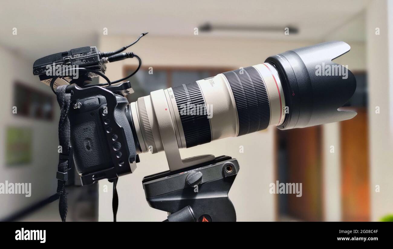Tripod shoot hi-res stock photography and images - Alamy