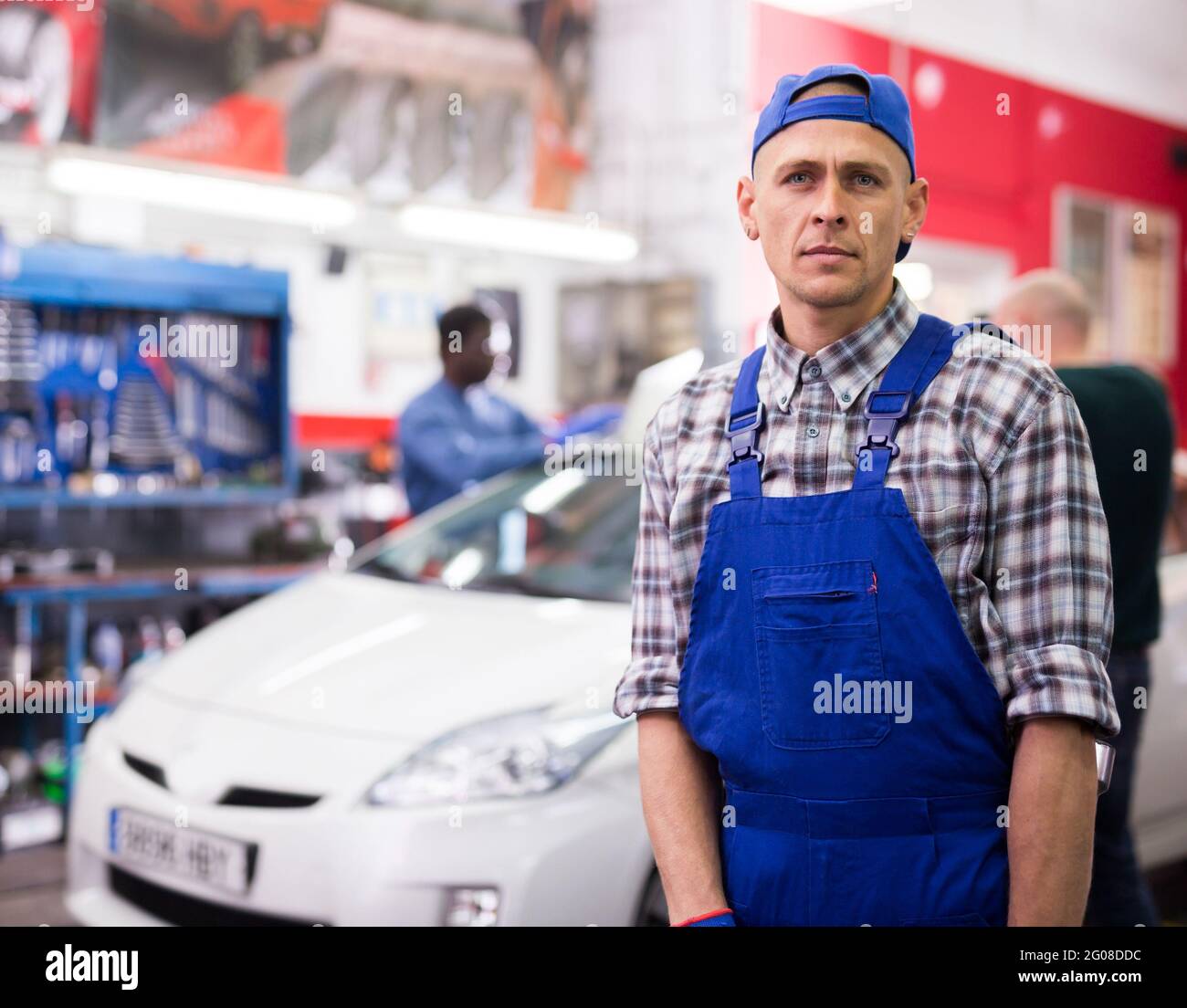 Portrait experienced auto mechanic in hi-res stock photography and ...
