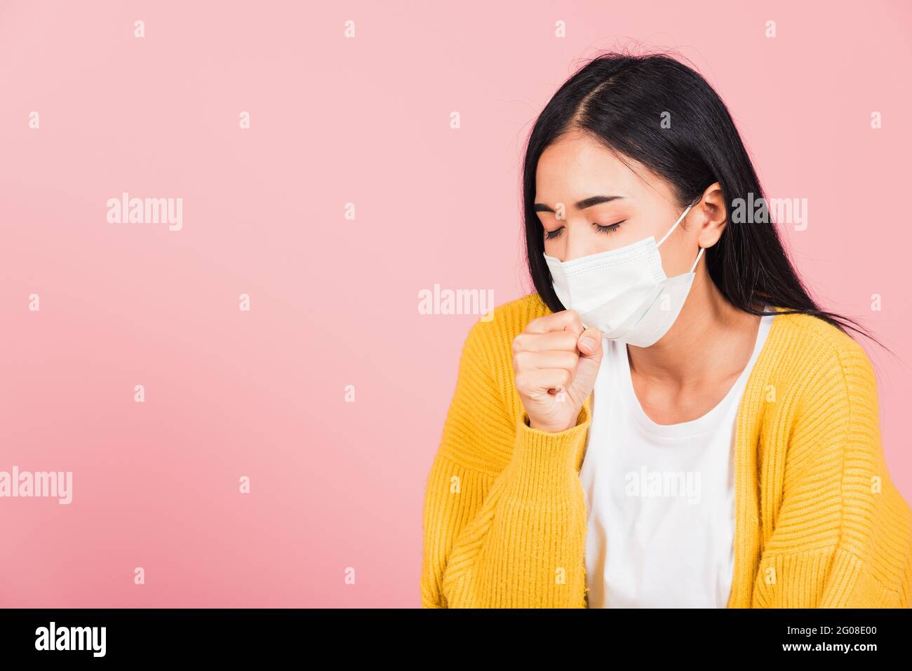 Asian beautiful young woman wearing medical mask protection for prevent ...