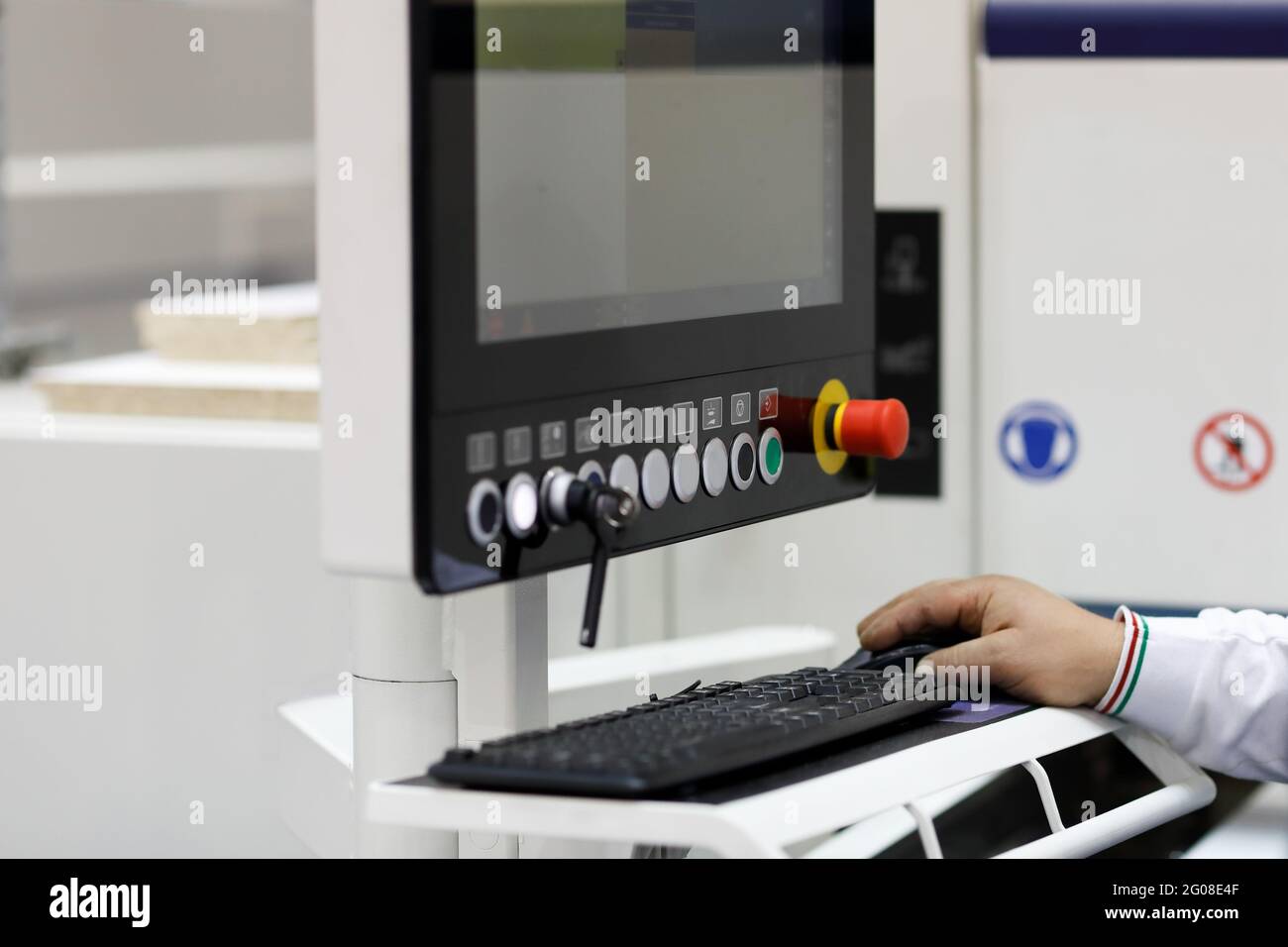 Engineer computer hi-res stock photography and images - Alamy