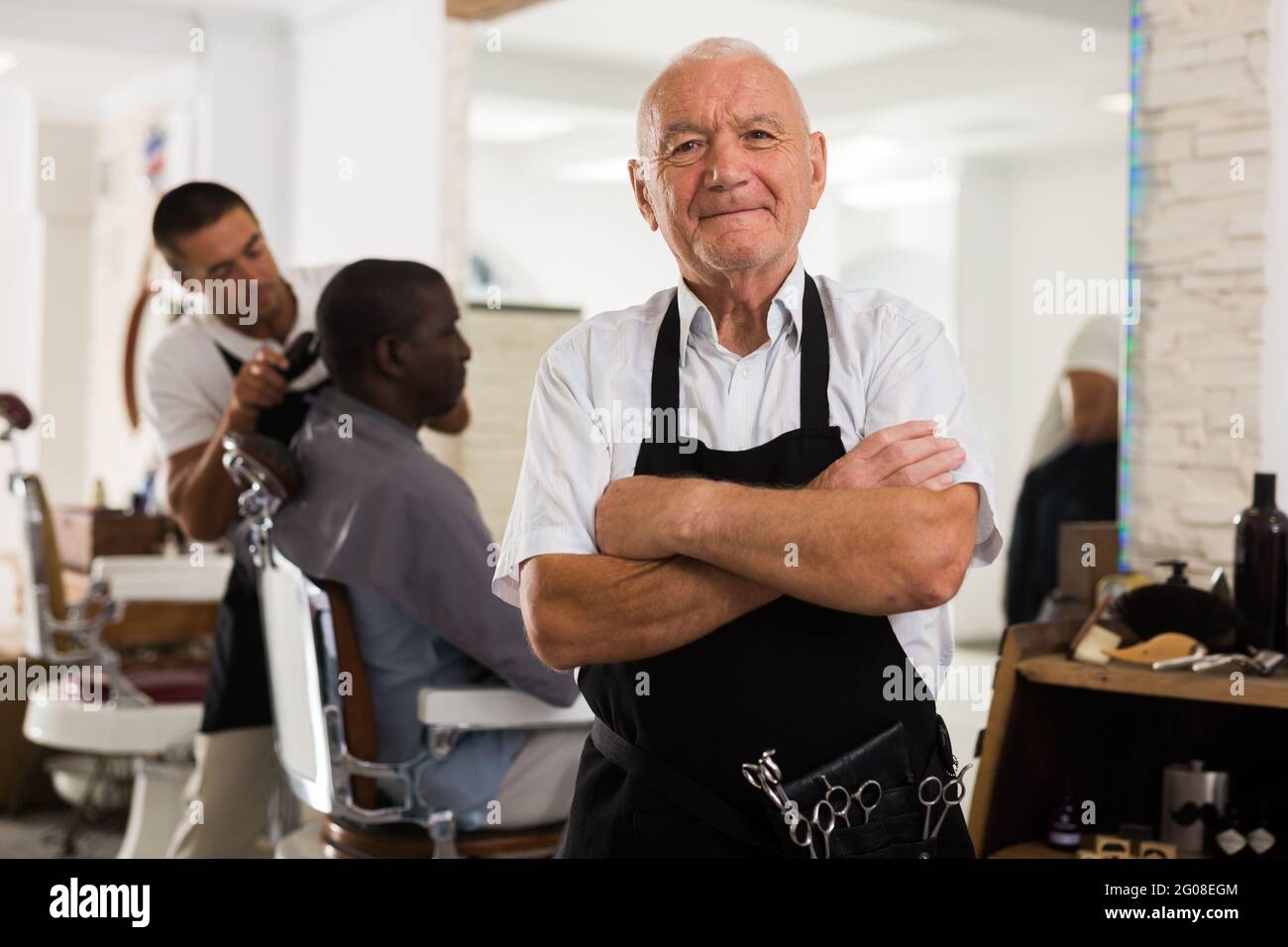 Professional aged barber Stock Photo - Alamy