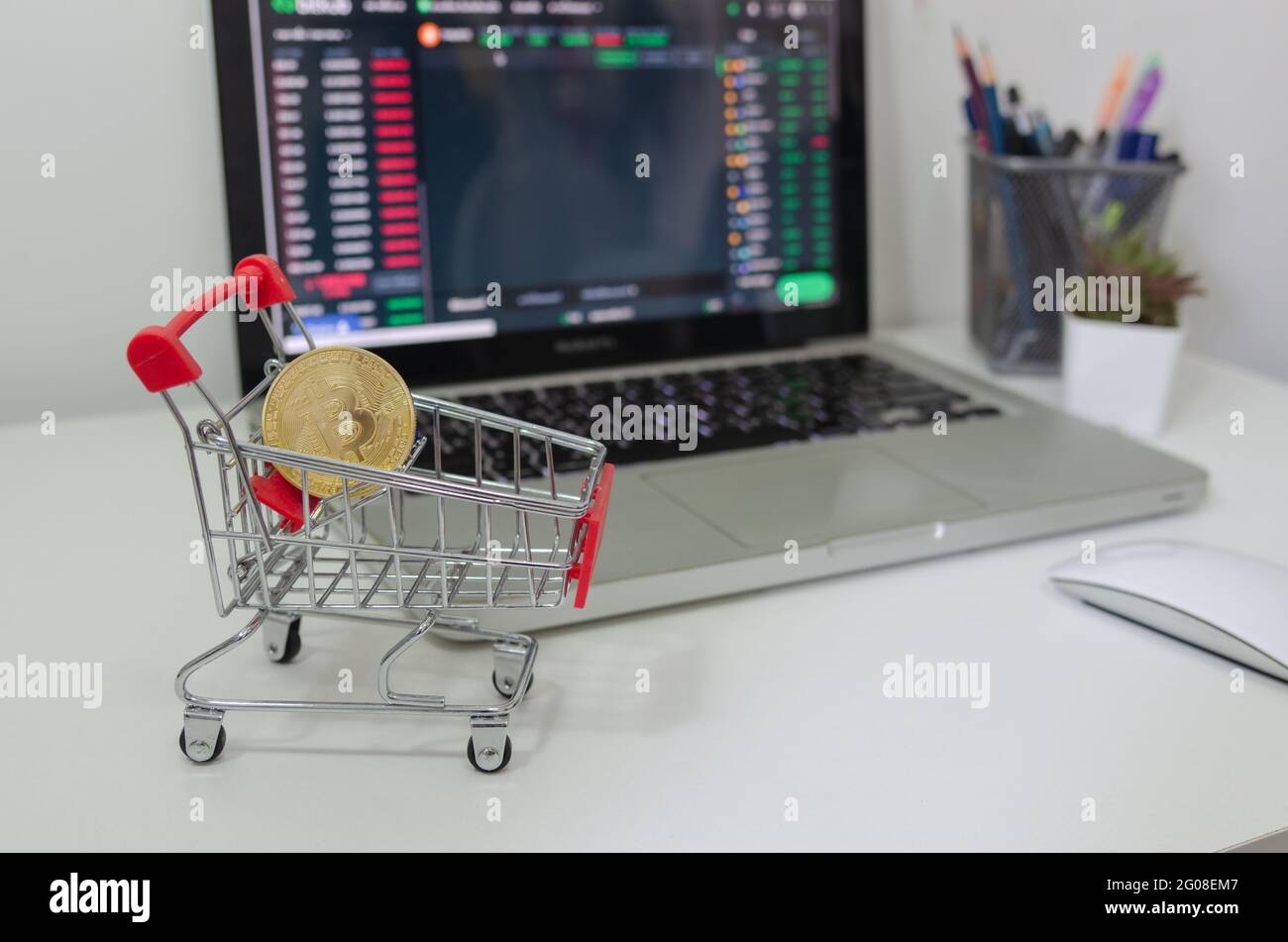 Digital investment hi-res stock photography and images - Alamy