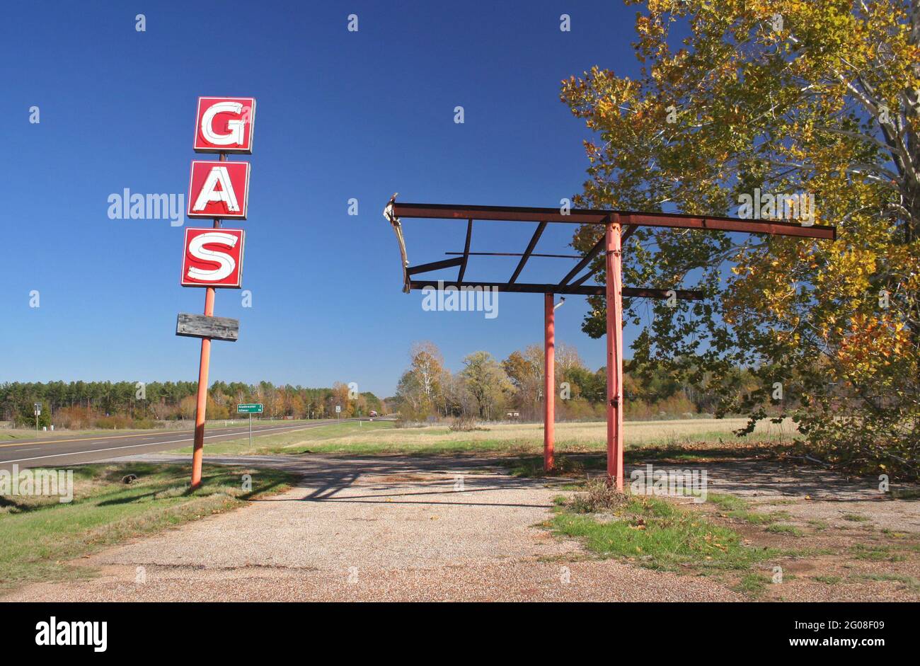 Abandoned Gas Station rural East Texas Stock Photo - Alamy