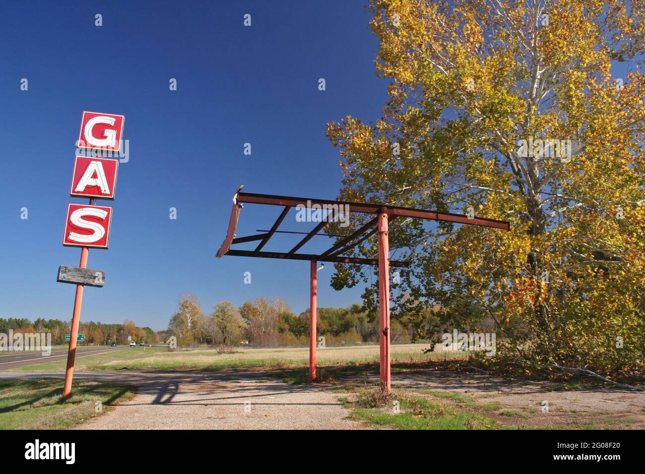 Abandoned Gas Station rural East Texas Stock Photo - Alamy