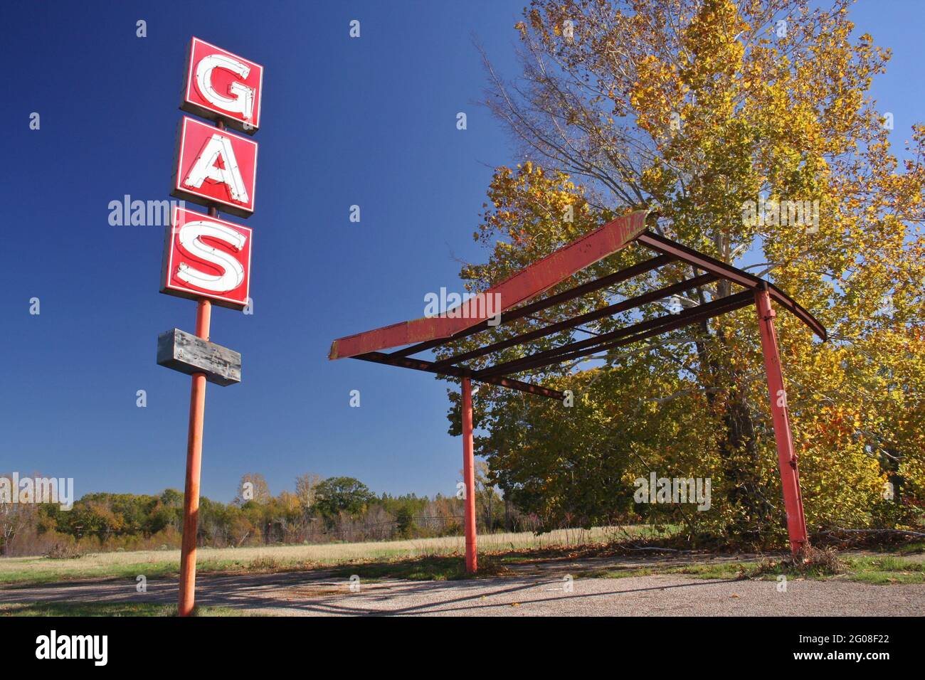 Abandoned Gas Station rural East Texas Stock Photo - Alamy