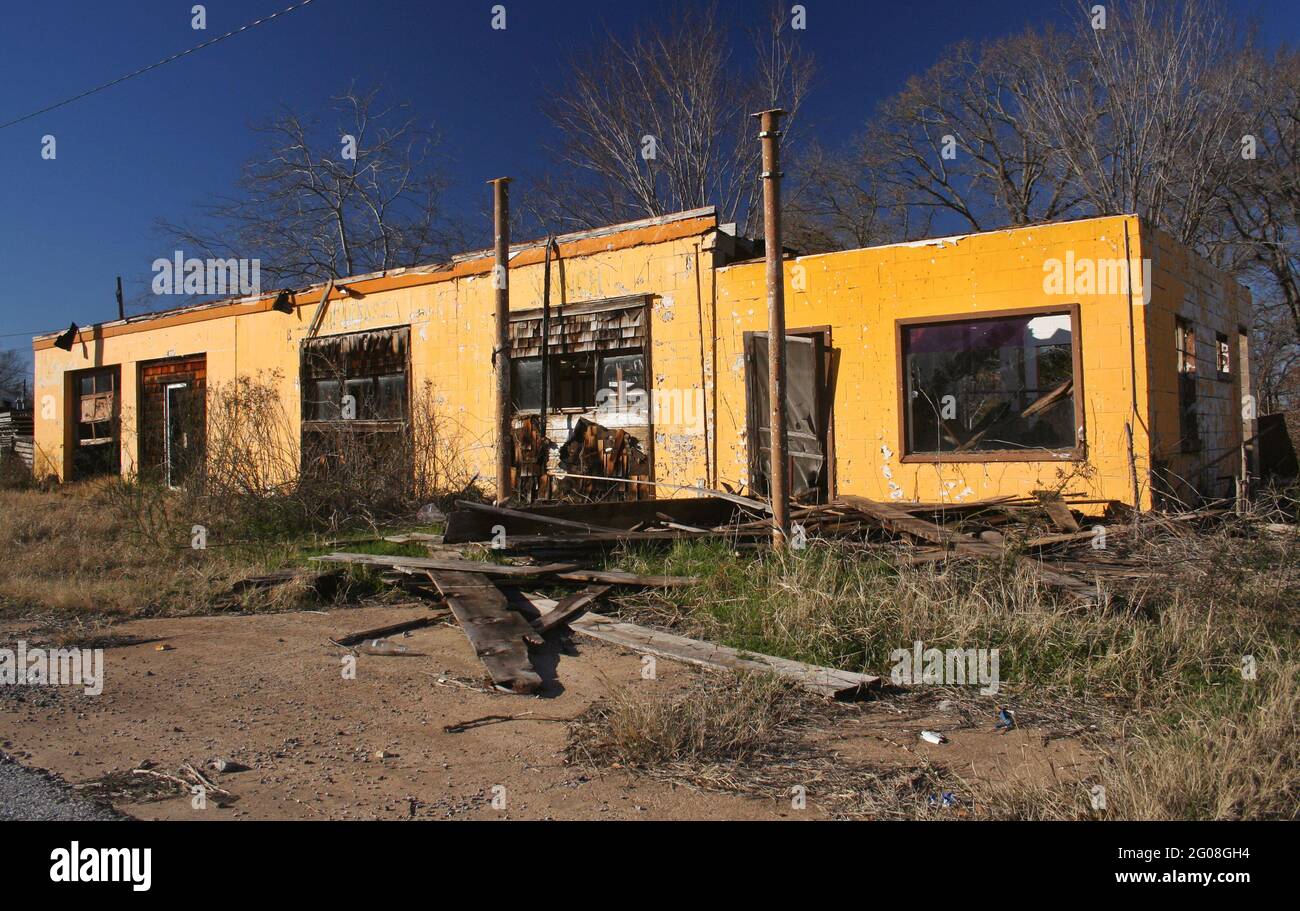 Destroyed cafe hi-res stock photography and images - Alamy