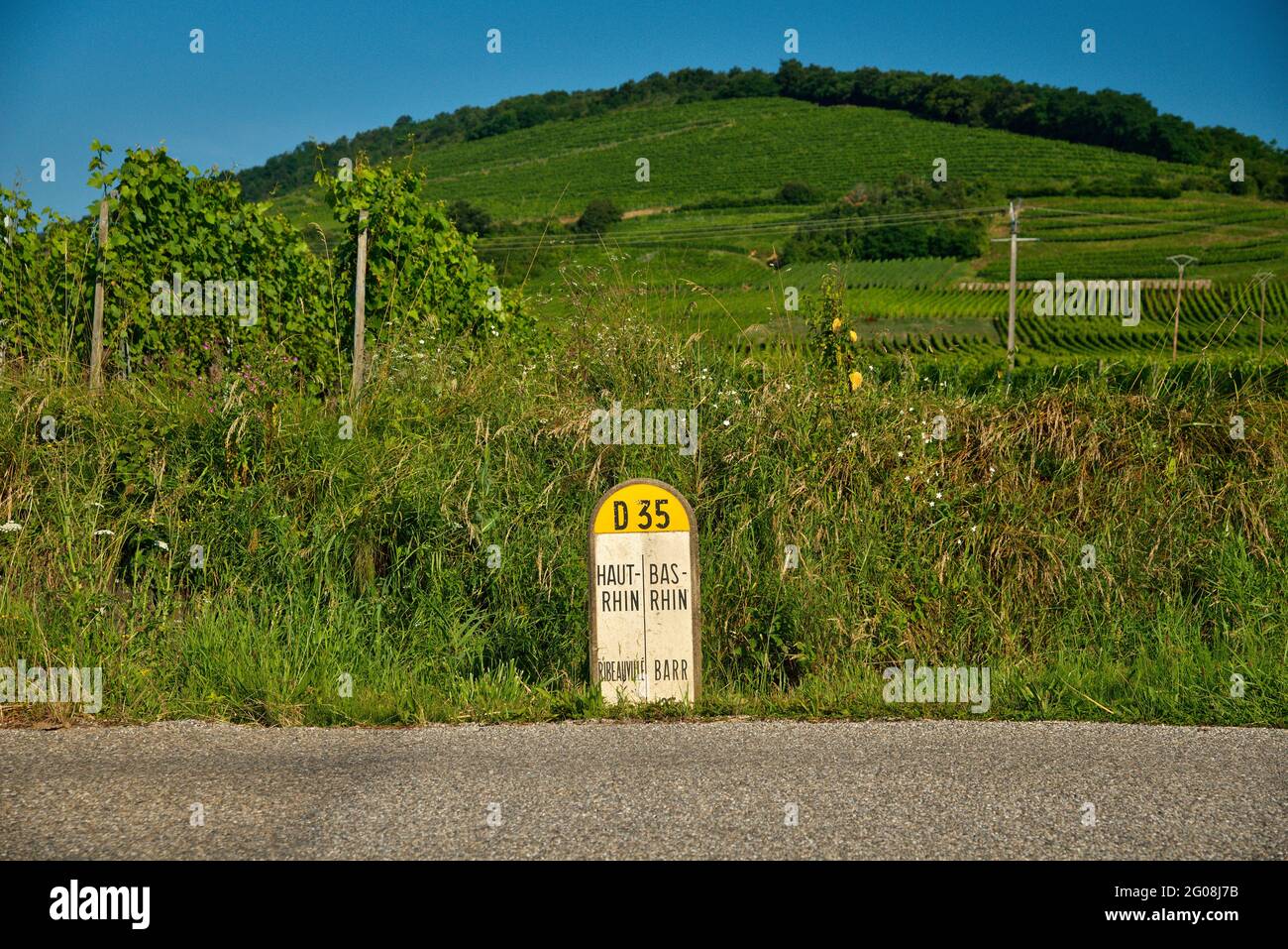 Highway boundary marker hi-res stock photography and images - Alamy
