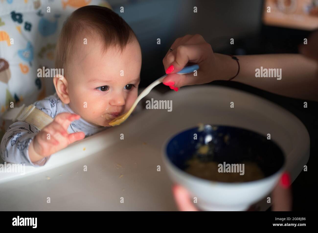 Hand bowl hi-res stock photography and images - Alamy