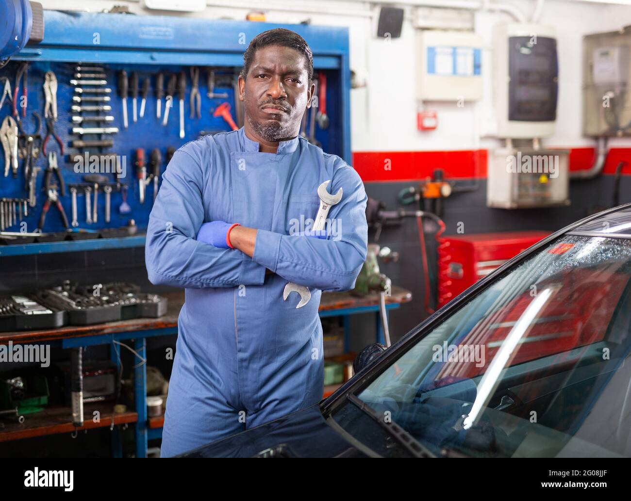African professional auto service hi-res stock photography and images ...