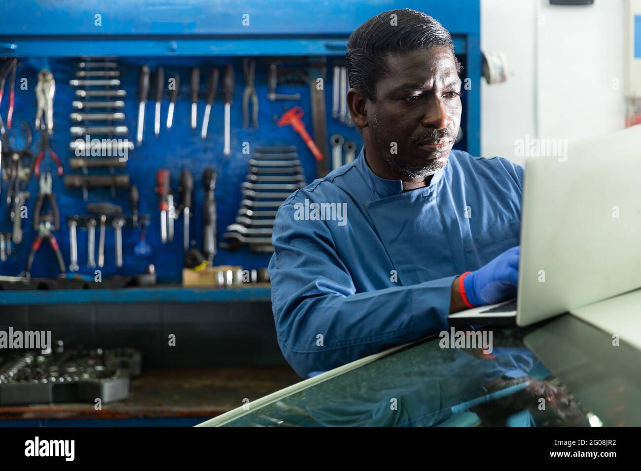 Professional service master working hi-res stock photography and images ...