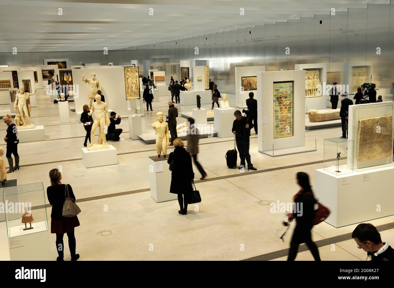 Louvre lens hi-res stock photography and images - Alamy