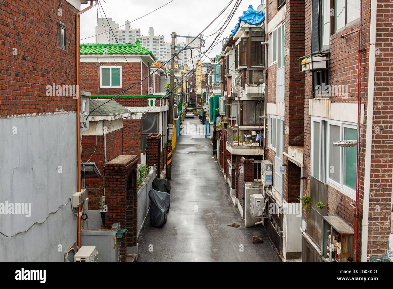 Alleyways in old residential alleys Stock Photo - Alamy