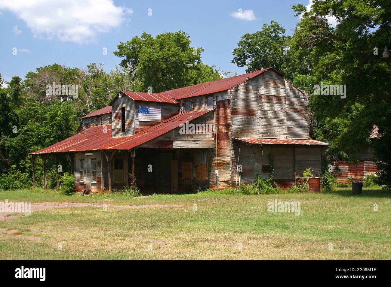 Rustic Rural Barn With American Flag Rural Texas Stock Photo - Alamy