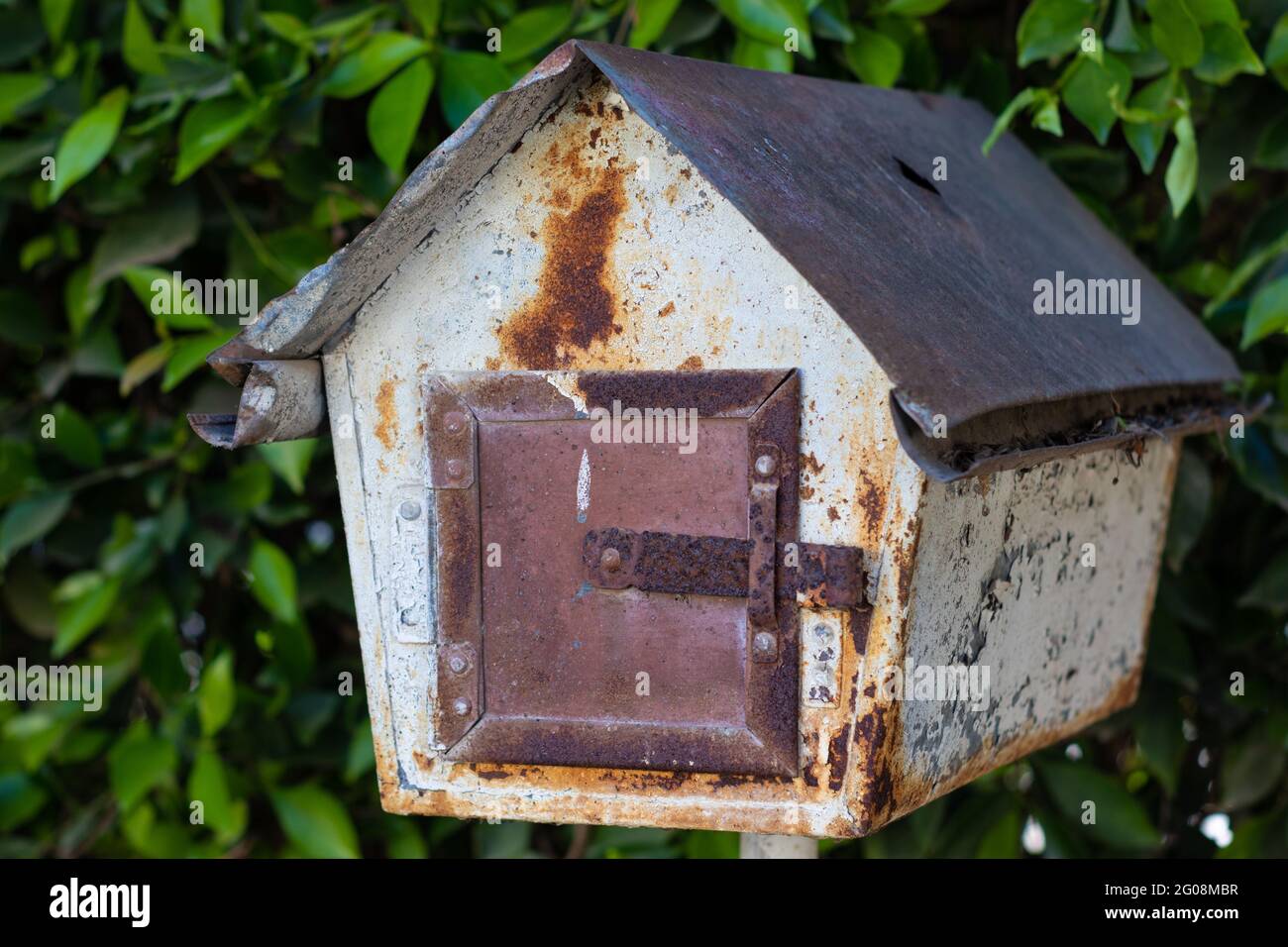 Rusted mailboxes hi-res stock photography and images - Alamy