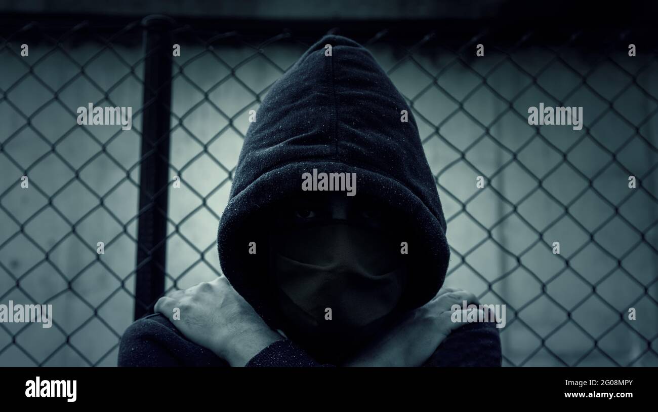 Young black men gang street back hi-res stock photography and images ...