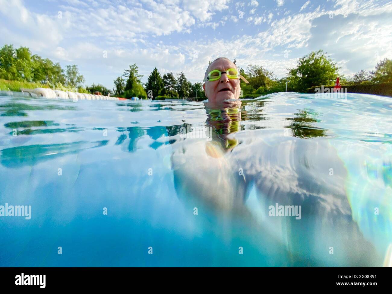 Mellendorf, Germany. 02nd June, 2021. The 77 year old Günther Bolte ...