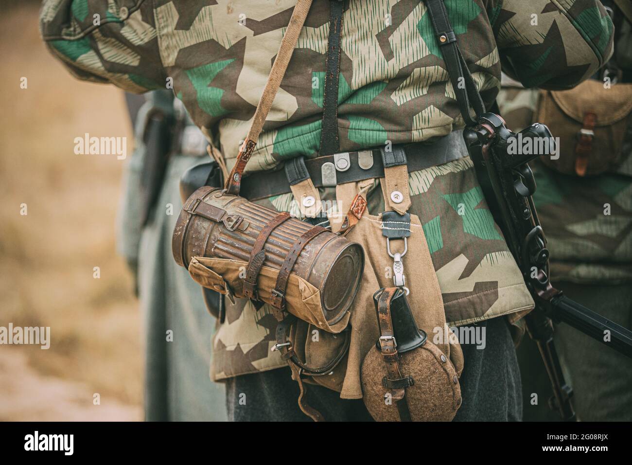 Ww2 gas mask case hi-res stock photography and images - Alamy