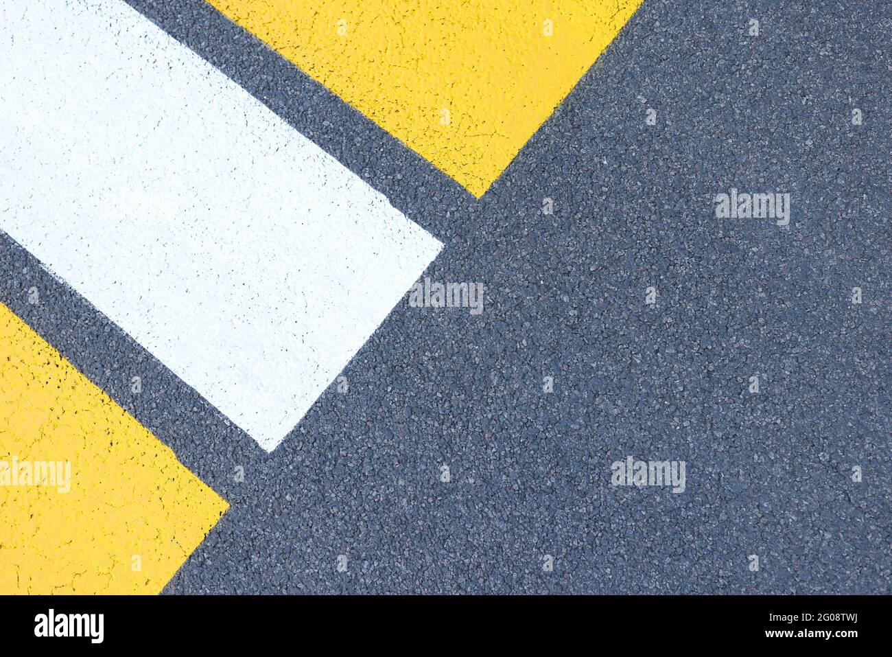 Yellow line on road stripes hi-res stock photography and images - Alamy