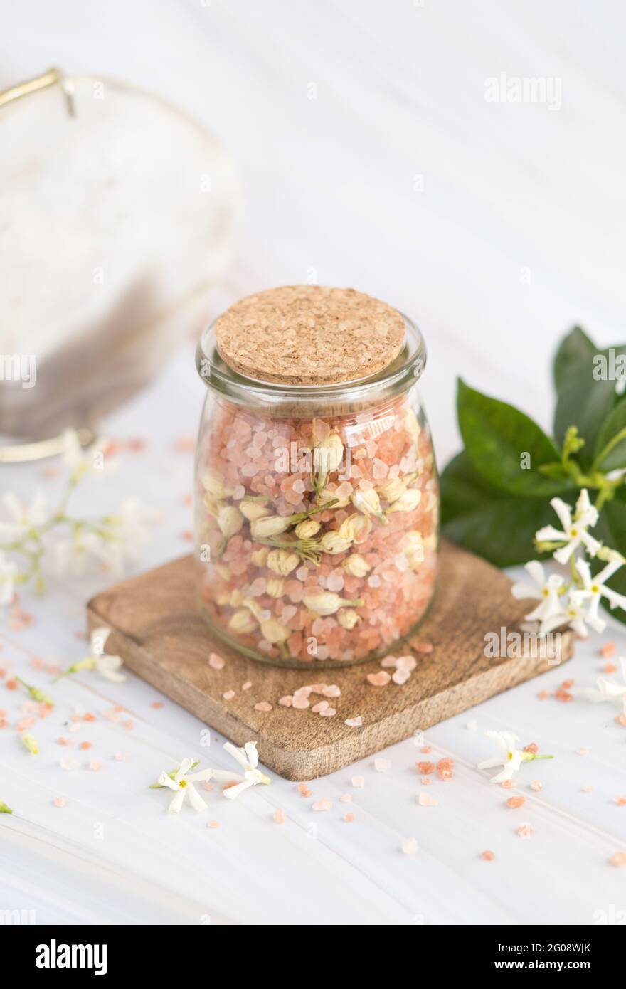 Lavender bath tub hi-res stock photography and images - Alamy