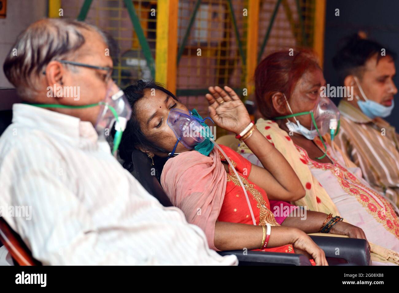 Oxygen support hi-res stock photography and images - Alamy