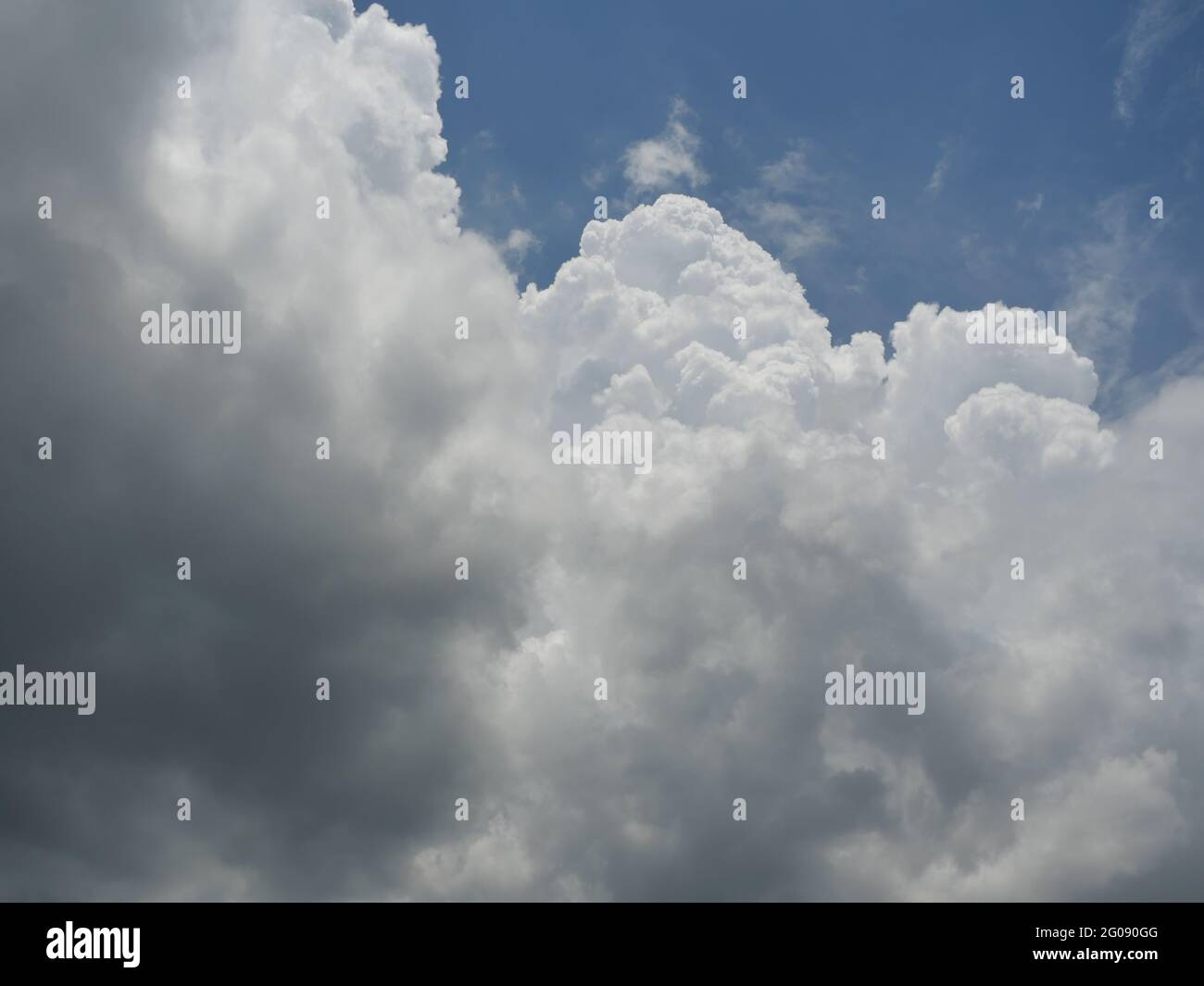 Light fluffy cloud hi-res stock photography and images - Alamy