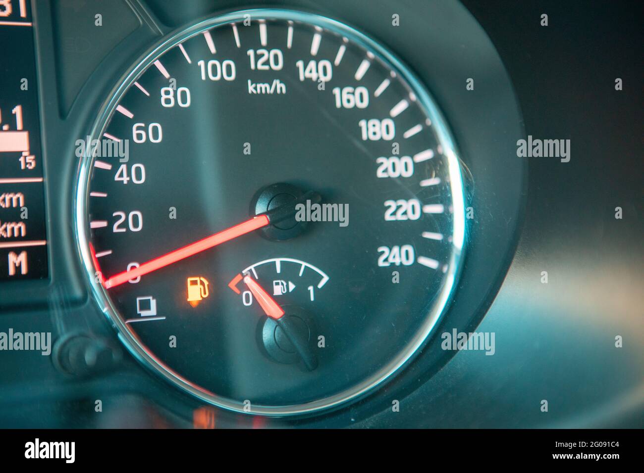 Car dashboard warning signs hi-res stock photography and images - Alamy
