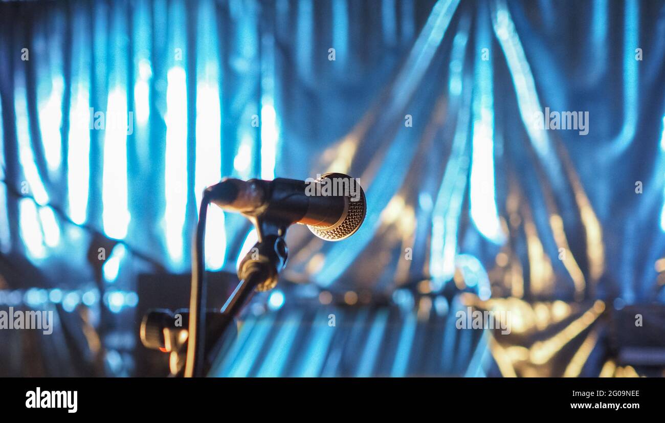 Microphone for singer at live concert. Selective focus on mic, blurred ...