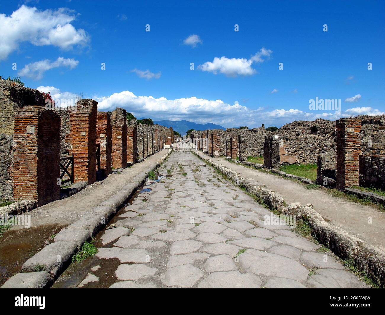 Ancient Roman ruins in Pompeii, Italy Stock Photo - Alamy