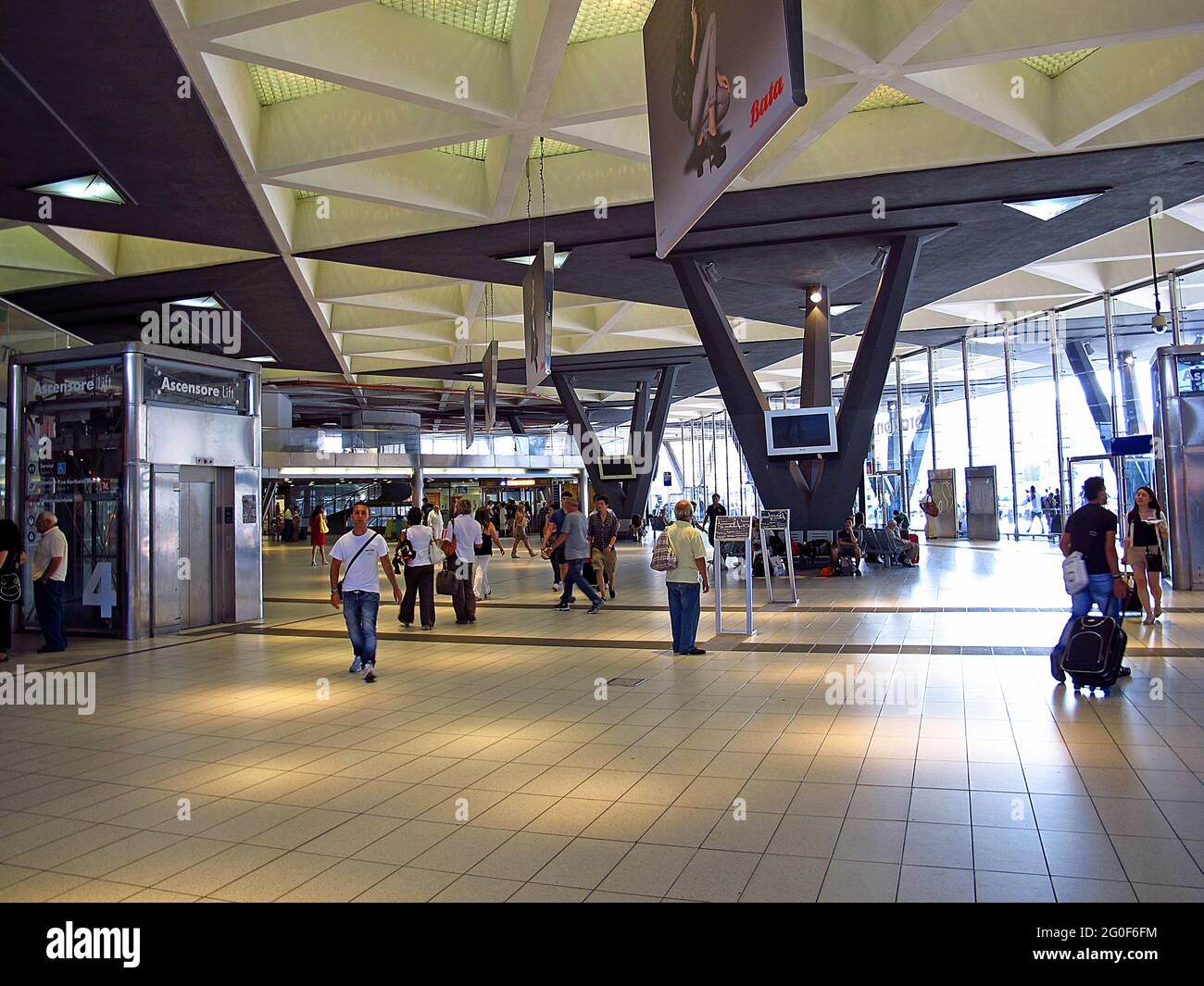 Naples central station interior hi-res stock photography and images - Alamy