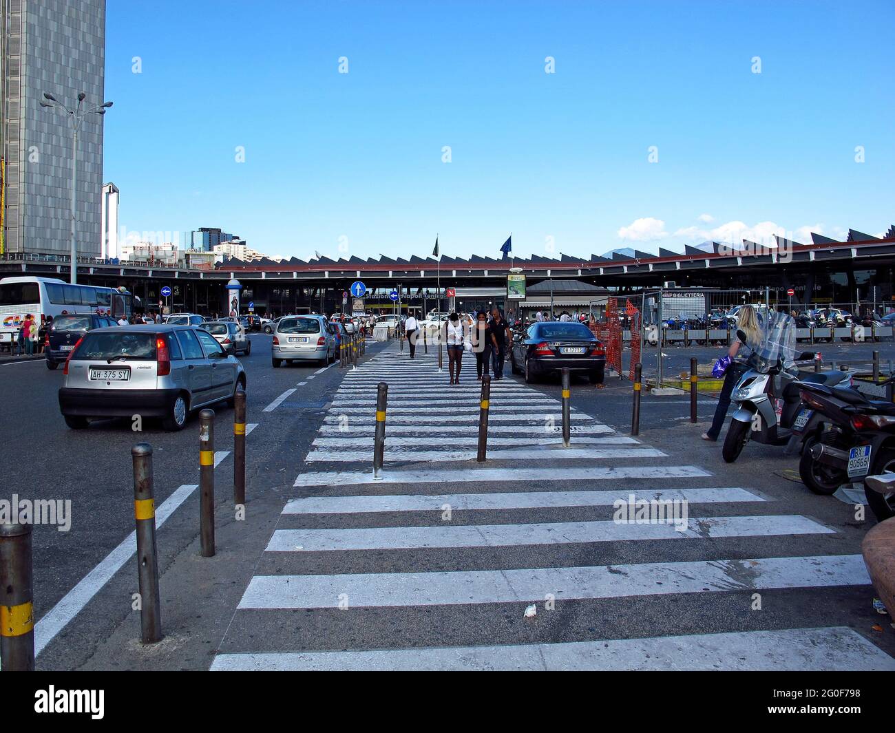 Napoli central station hi-res stock photography and images - Alamy