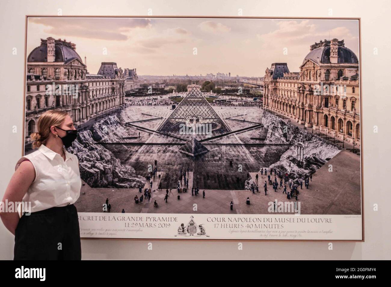 The great gallery of the louvre hi-res stock photography and images - Alamy