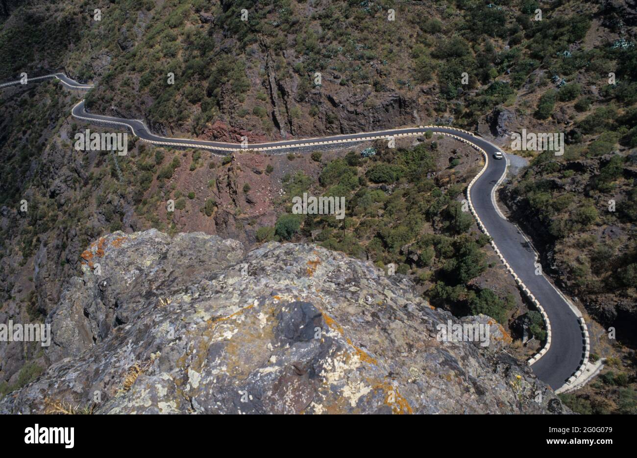 A serpent in the mountain range: The dramatic winding road into the ...