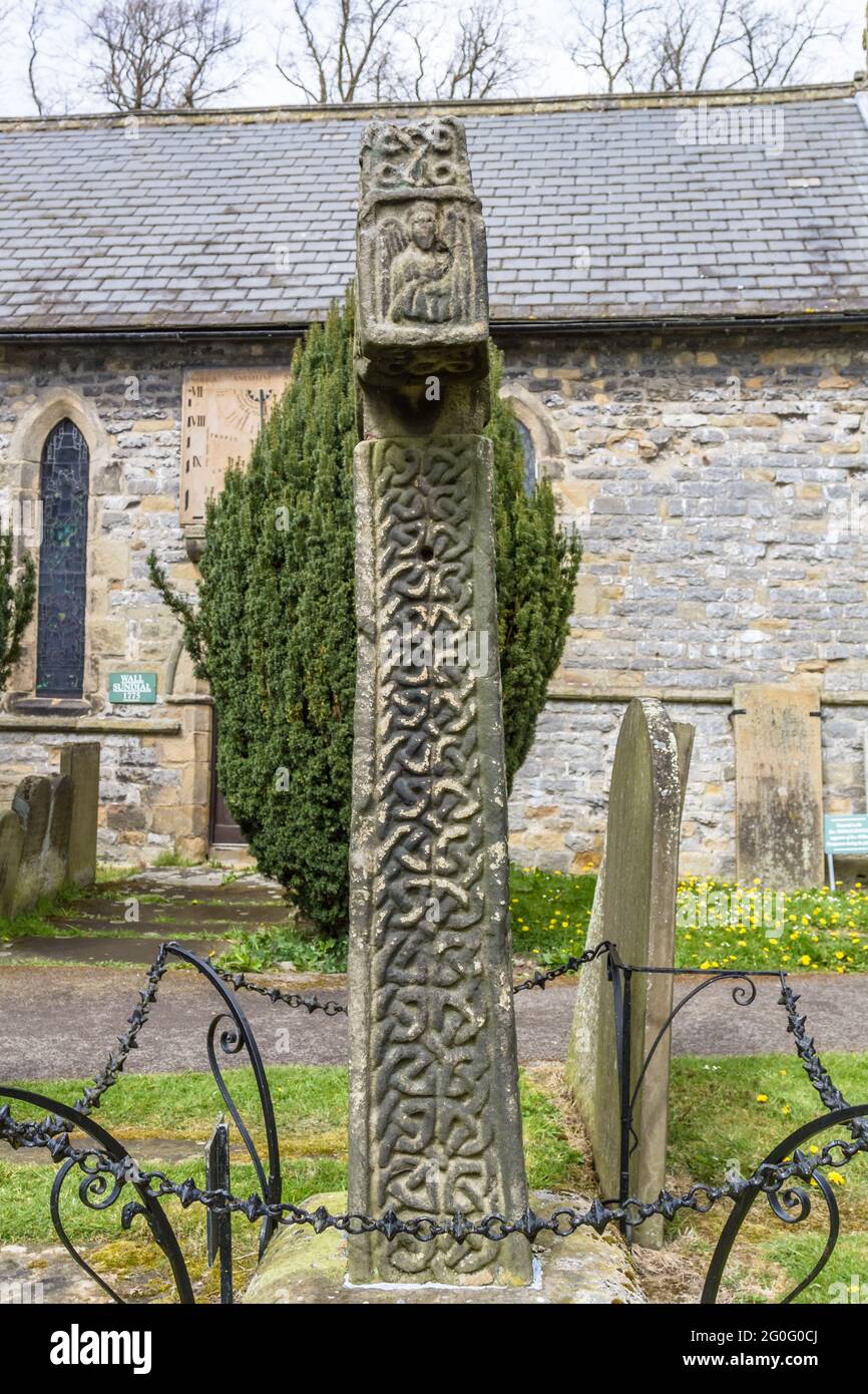 An Anglo-Saxon era stone cross in Eyam village - South edge Stock Photo ...