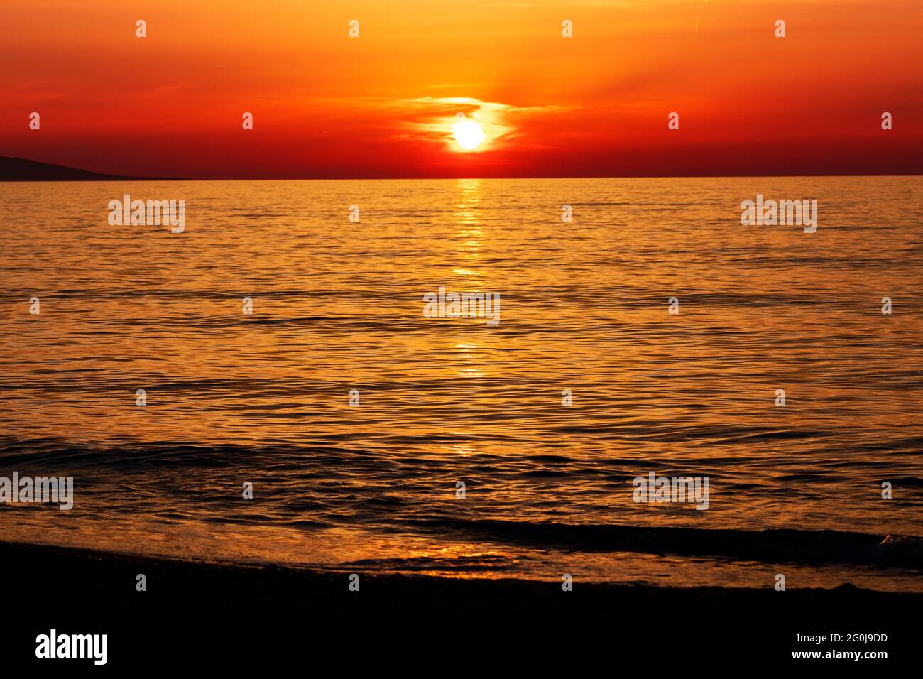 Sunrise red sun hi-res stock photography and images - Alamy