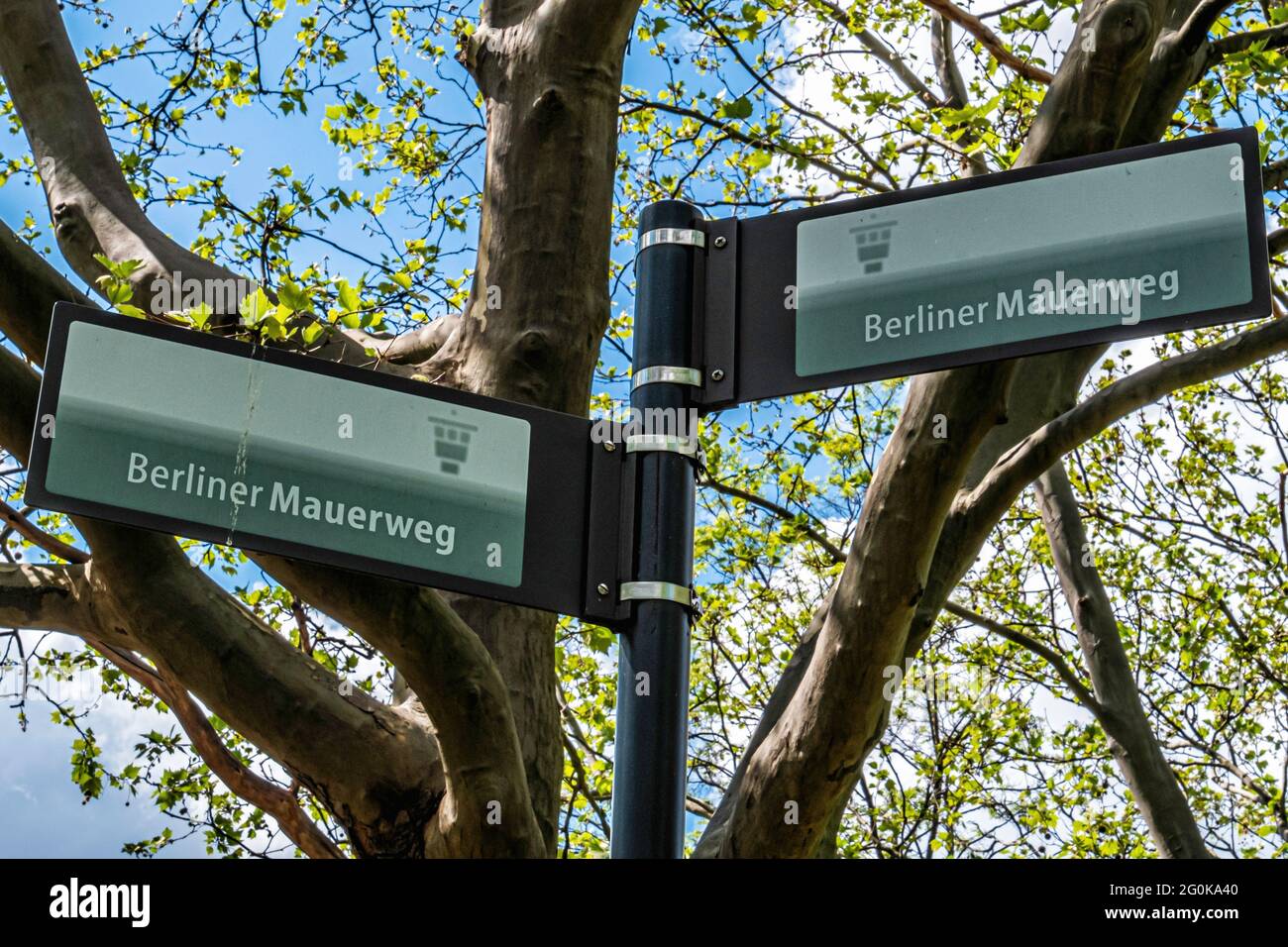 Berliner mauerweg sign hi-res stock photography and images - Alamy