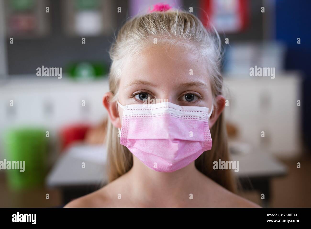 Girl wearing face mask hi-res stock photography and images - Alamy