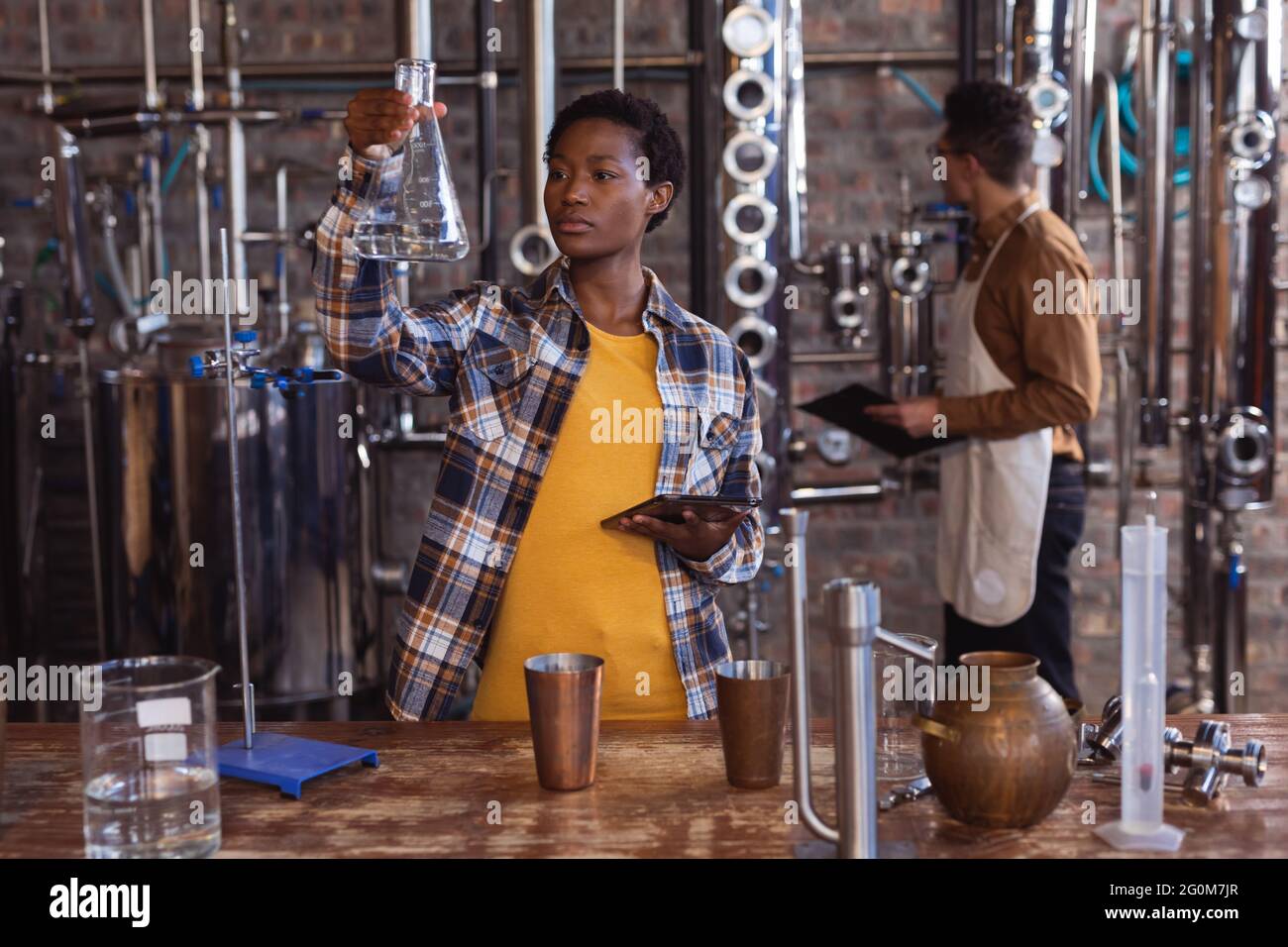 Distillation flask hi-res stock photography and images - Alamy