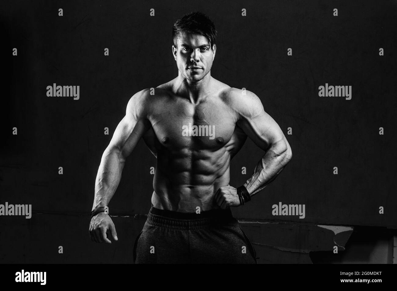 Grayscale portrait of a fit male bodybuilder posing Stock Photo - Alamy