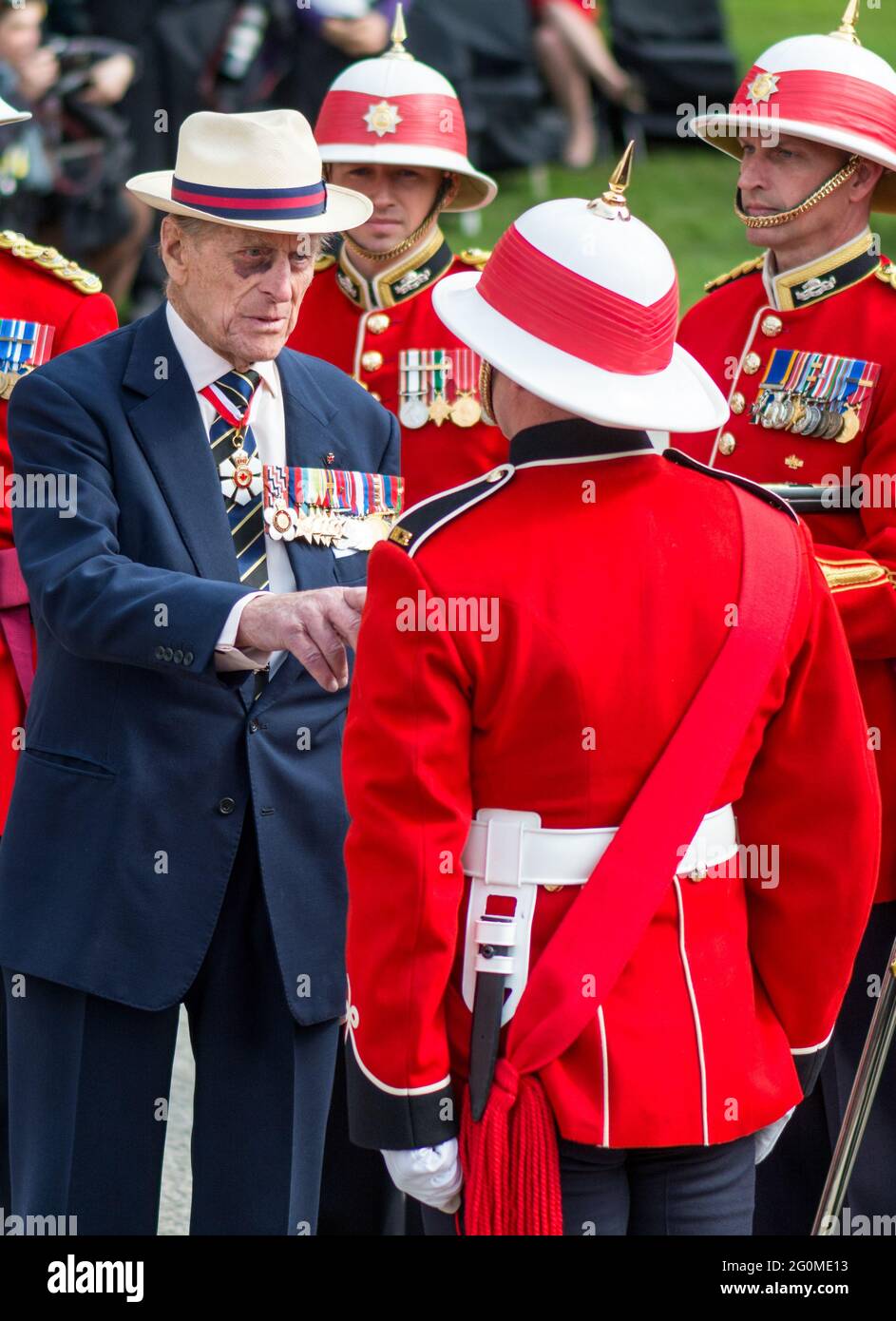 Duke of edinburgh uniform hi-res stock photography and images - Alamy