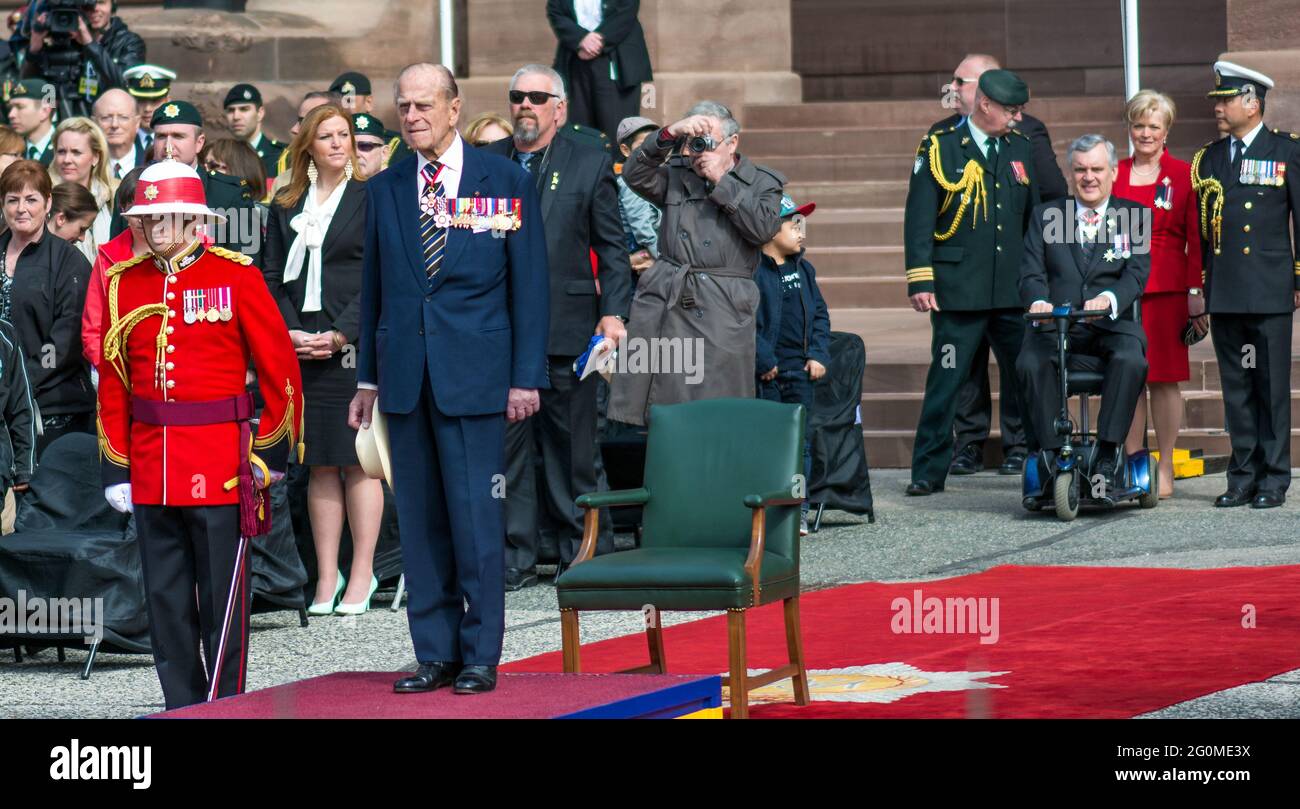 Duke of edinburgh uniform hi-res stock photography and images - Alamy