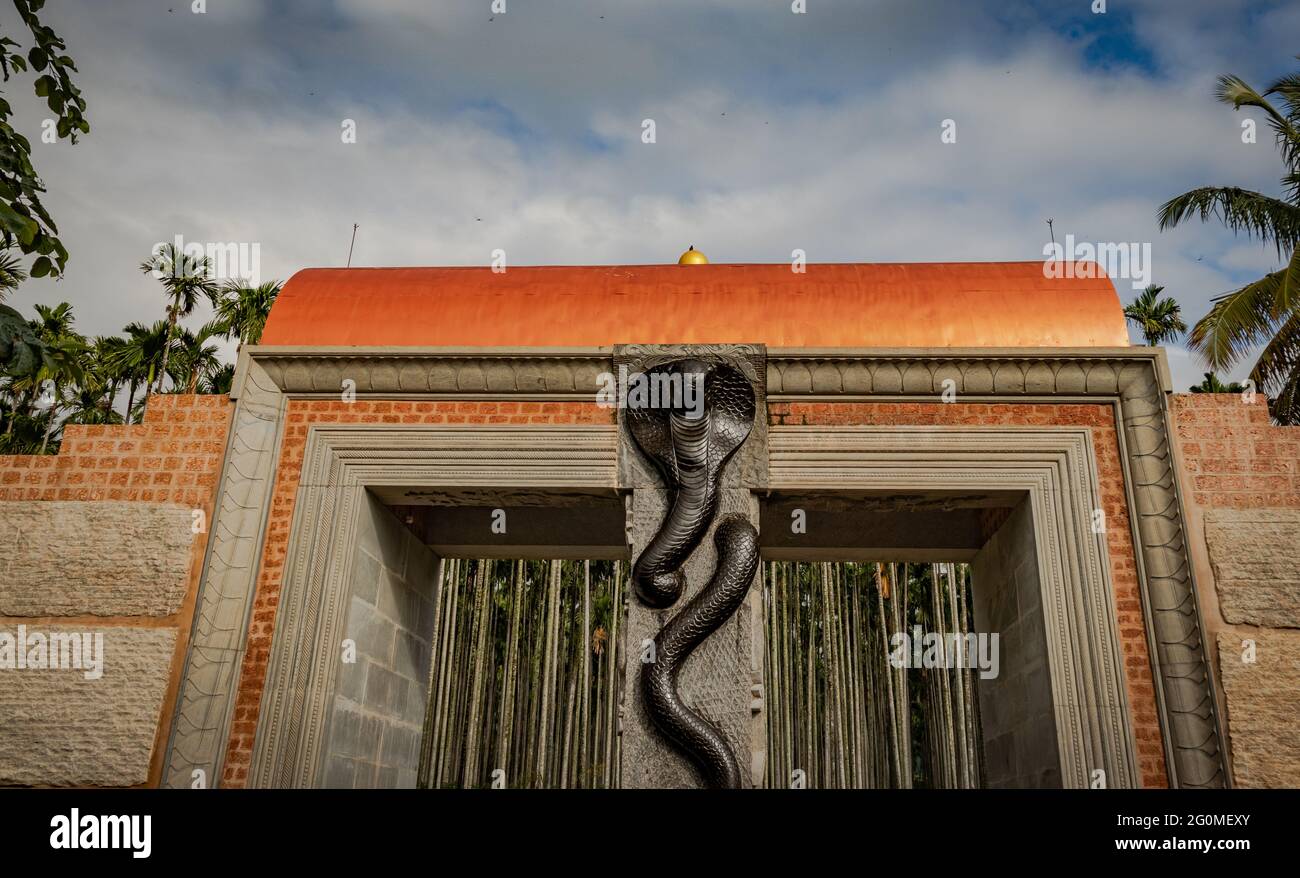 Dhyanlinga temple hi-res stock photography and images - Alamy