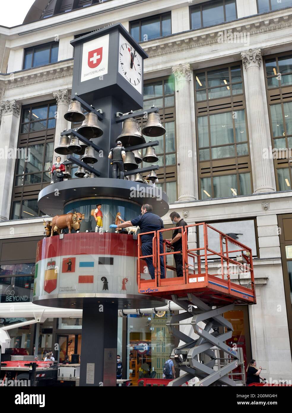 The swiss glockenspiel in leicester square hi-res stock photography and ...