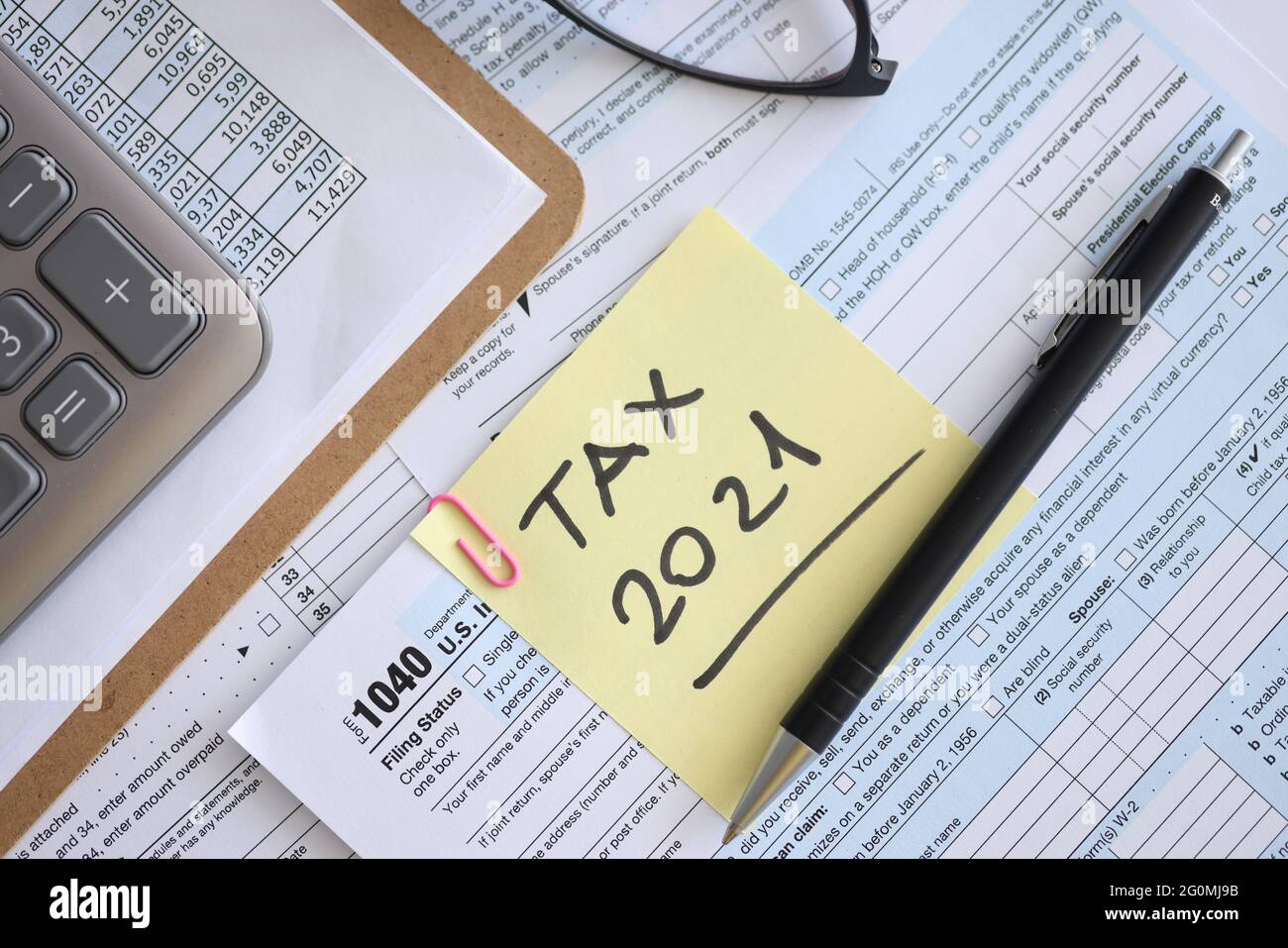 1040 form 2021 hi-res stock photography and images - Alamy