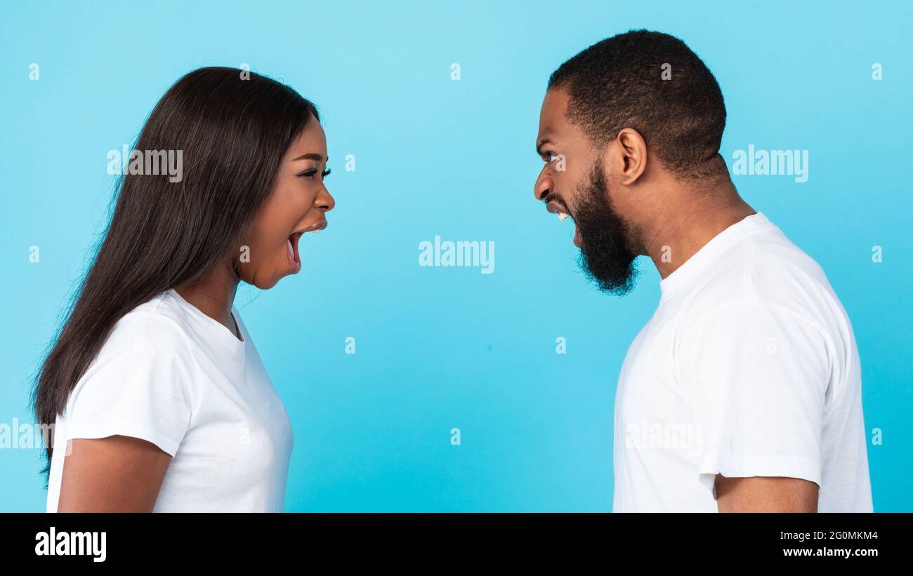 Man yelling woman hi-res stock photography and images - Alamy