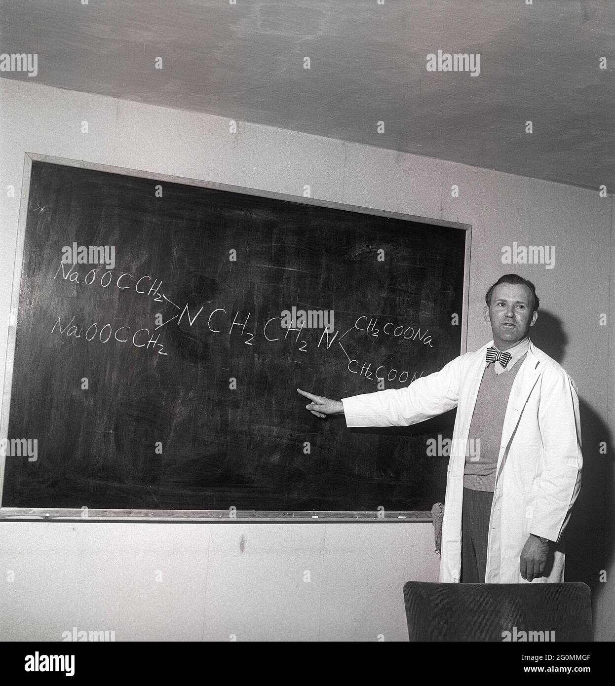 1950s classroom hi-res stock photography and images - Alamy