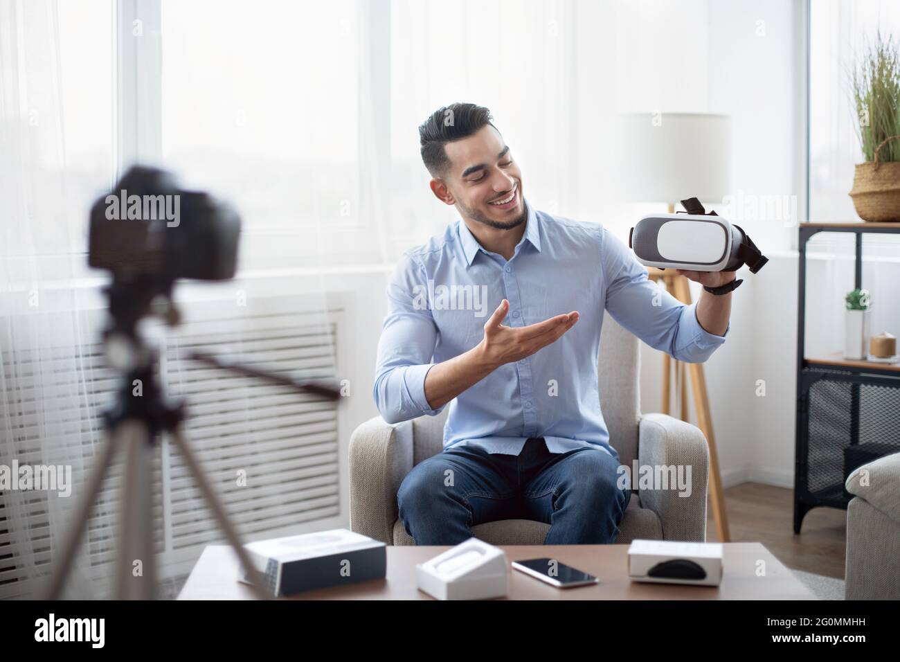 Online vlogger hi-res stock photography and images - Alamy