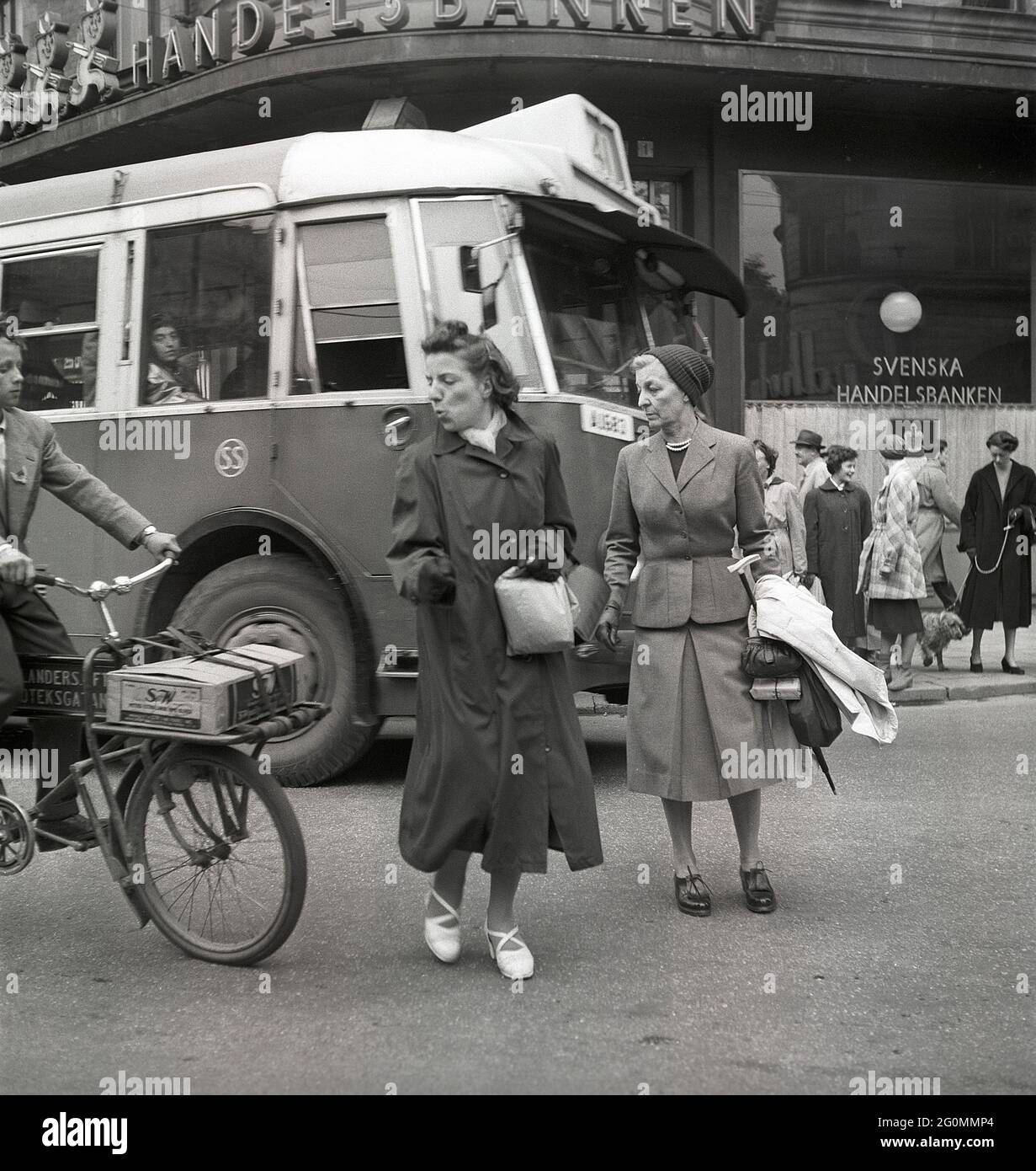 Transport 1950s bus hi-res stock photography and images - Alamy