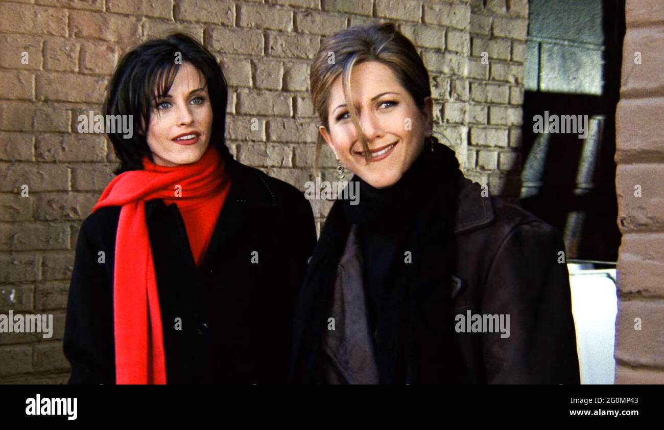 USA. Jennifer Aniston and Courteney Cox in a scene from (C)NBC TV ...