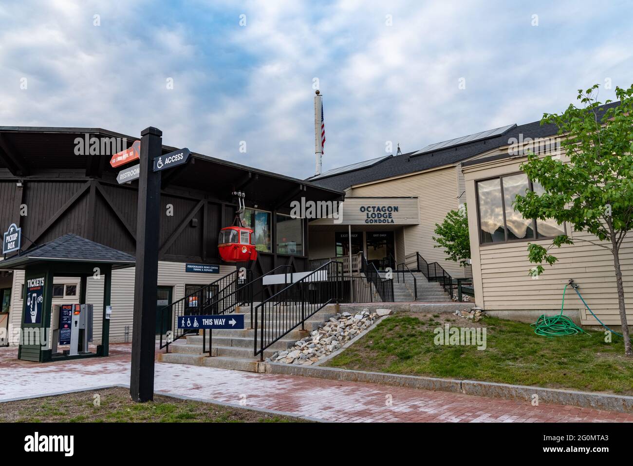 Loon Mountain Resort Main Building Stock Photo - Alamy